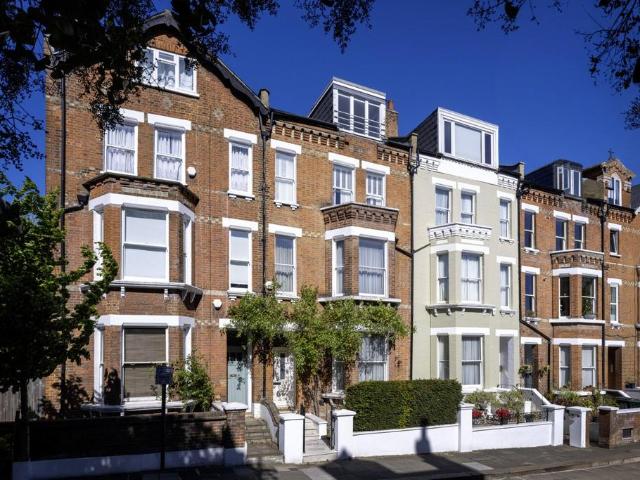 5 bedroom terraced house for sale