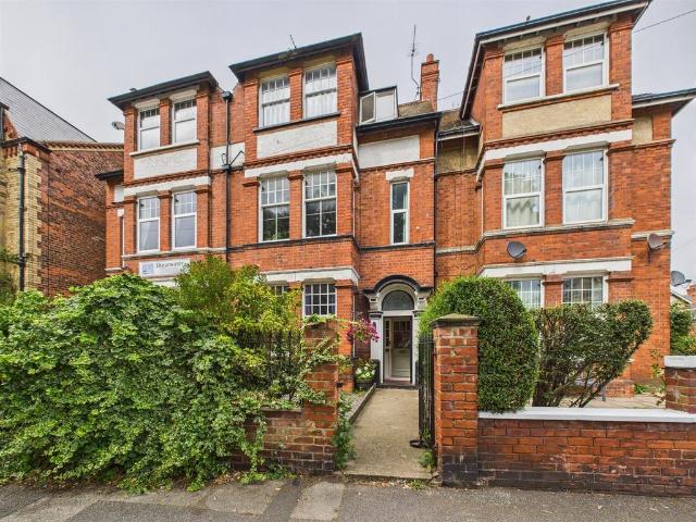 5 bedroom terraced house for sale