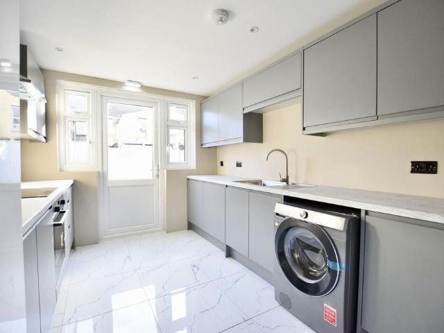 5 bedroom terraced house for sale