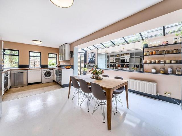 5 bedroom terraced house for sale