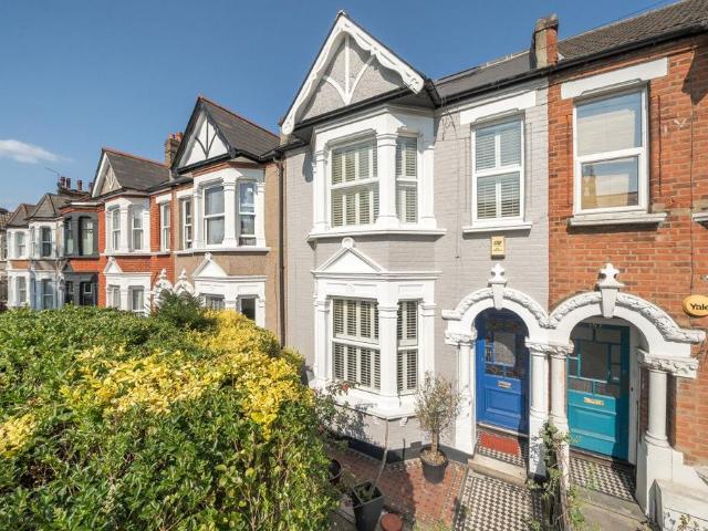5 bedroom terraced house for sale