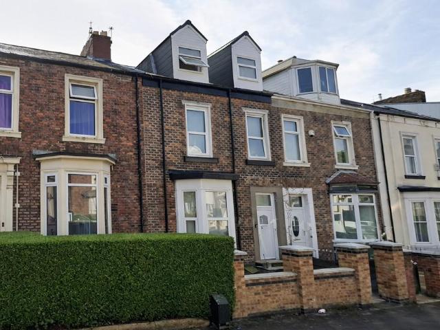 5 bedroom terraced house for sale