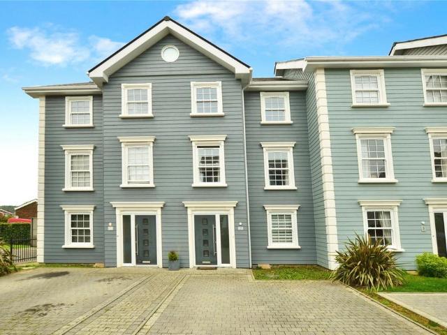 5 bedroom terraced house for sale