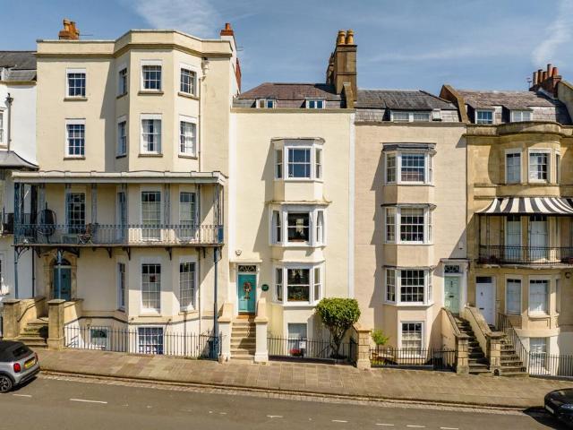 5 bedroom terraced house for sale