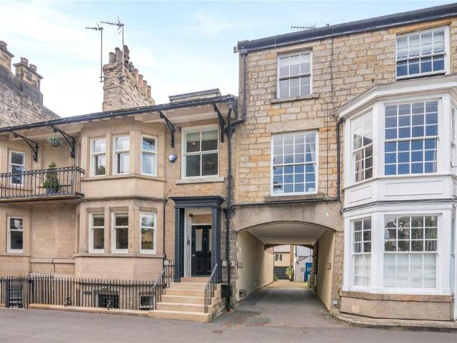 5 bedroom terraced house for sale