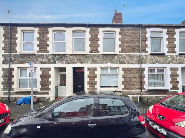 5 bedroom terraced house for sale
