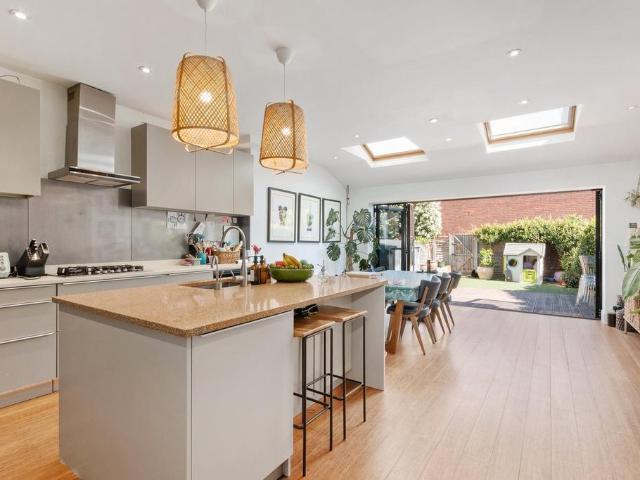 5 bedroom terraced house for sale