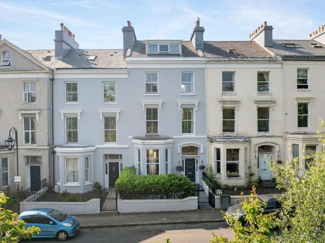5 bedroom terraced house for sale