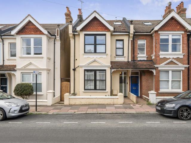 5 bedroom terraced house for sale