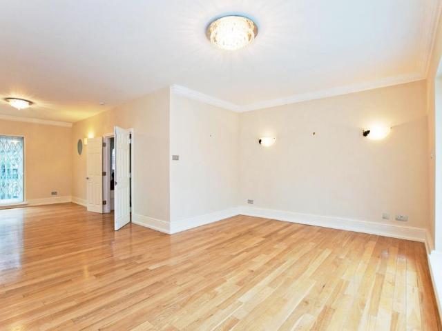 5 bedroom terraced house for sale