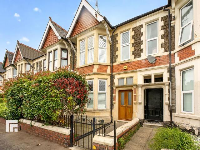 5 bedroom terraced house for sale