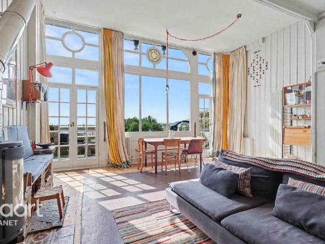 5 bedroom terraced house for sale