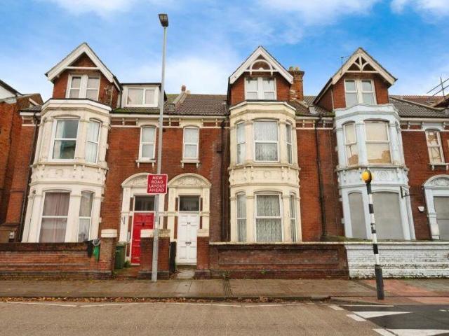 5 bedroom terraced house for sale