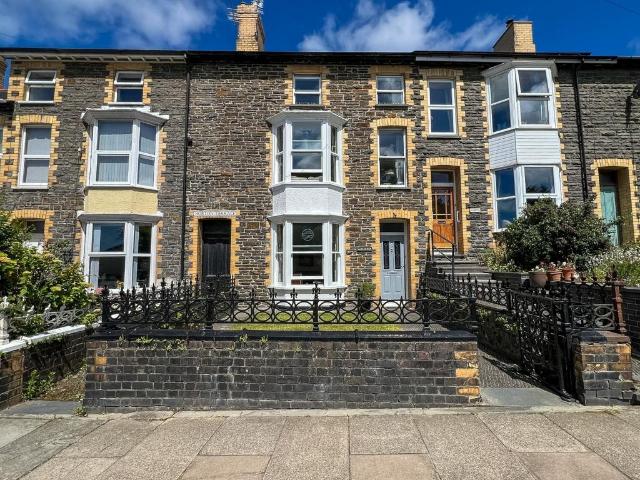 5 bedroom terraced house for sale