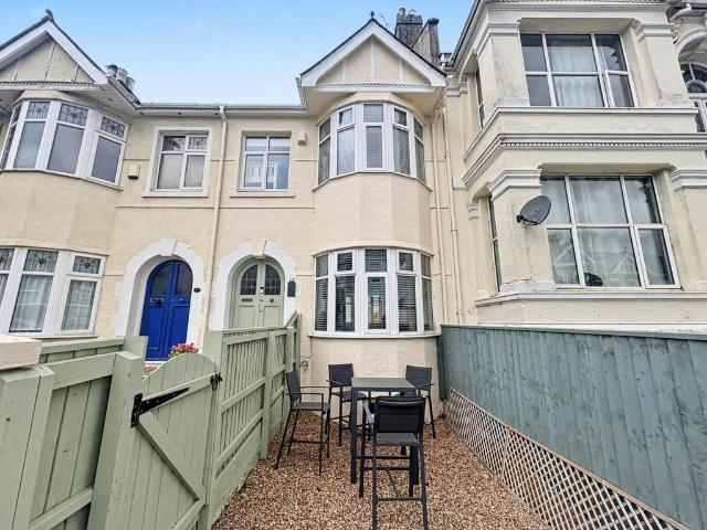5 bedroom terraced house for sale