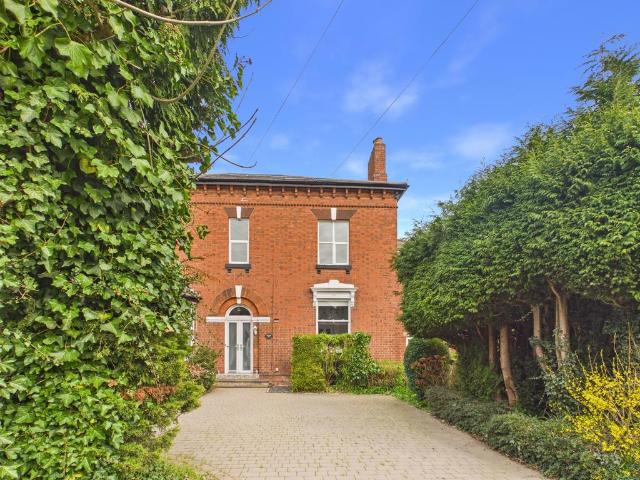 5 bedroom terraced house for sale