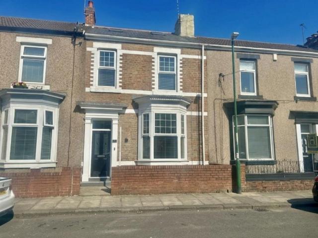 5 bedroom terraced house for sale