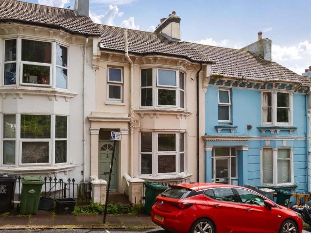 5 bedroom terraced house for sale