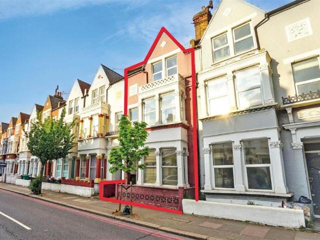 5 bedroom terraced house for sale