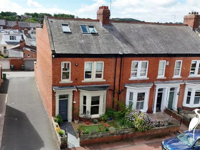 5 bedroom terraced house for sale