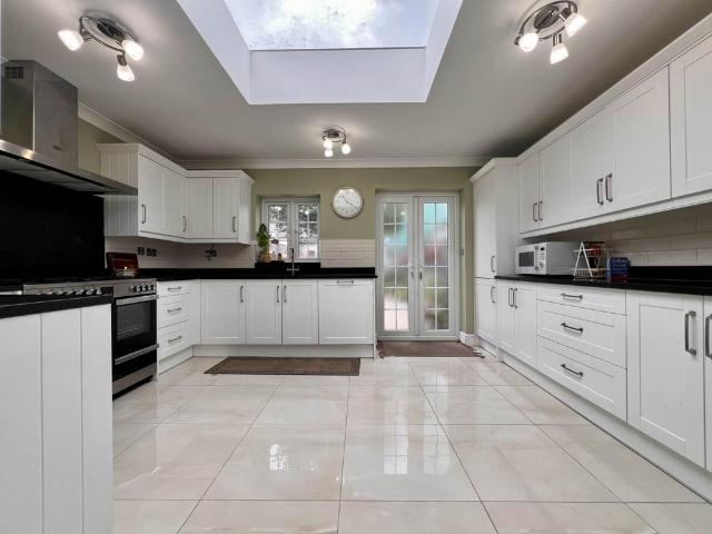 5 bedroom terraced house for sale