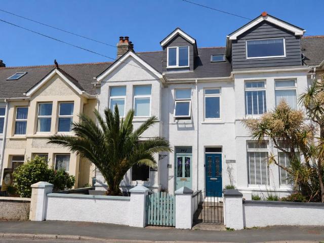 5 bedroom terraced house for sale