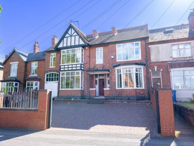 5 bedroom terraced house for sale