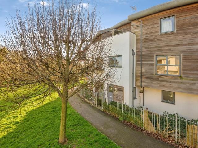 5 bedroom terraced house for sale