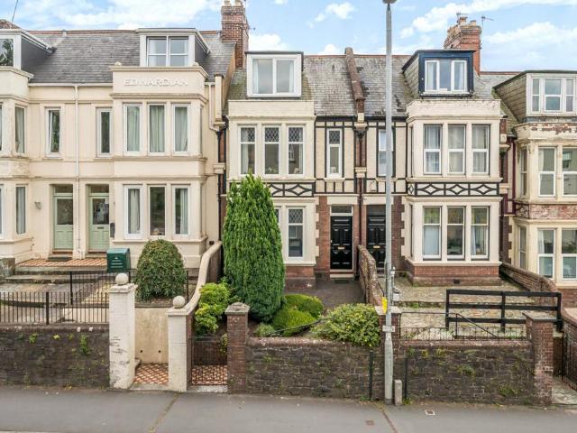 5 bedroom terraced house for sale