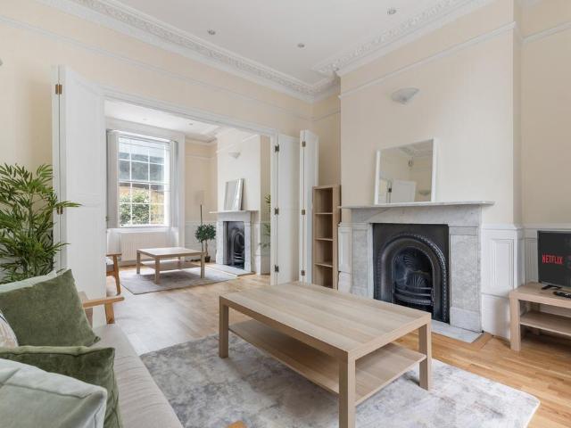 5 bedroom terraced house for sale