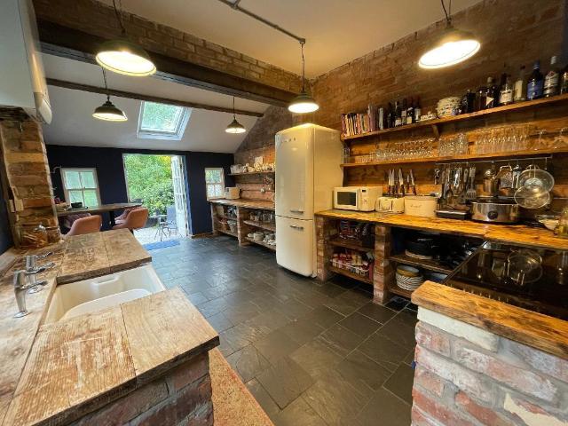 5 bedroom terraced house for sale