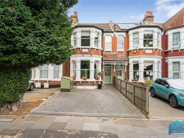 5 bedroom terraced house for sale