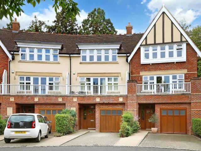 5 bedroom terraced house for sale