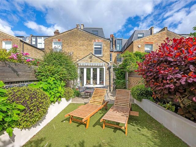 5 bedroom terraced house for sale