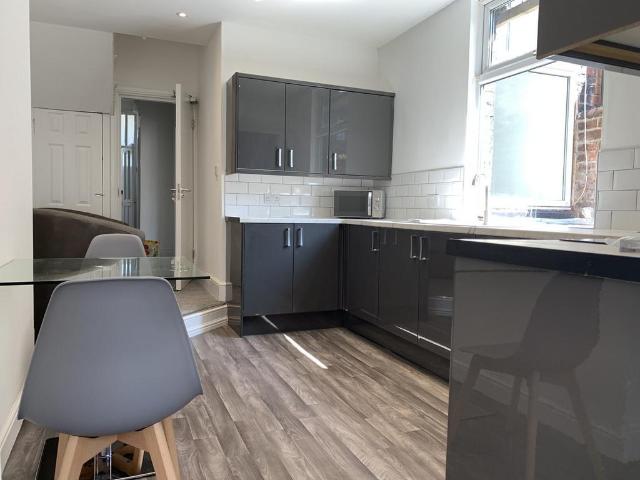 5 bedroom terraced house for sale