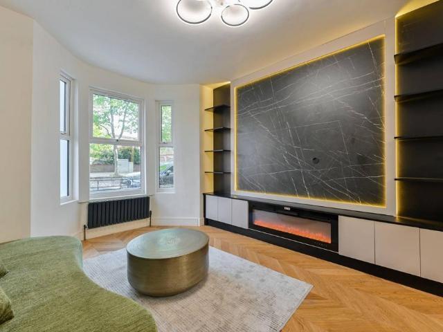 5 bedroom terraced house for sale