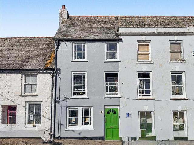 5 bedroom terraced house for sale