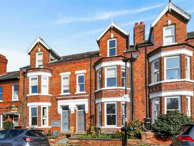 5 bedroom terraced house for sale