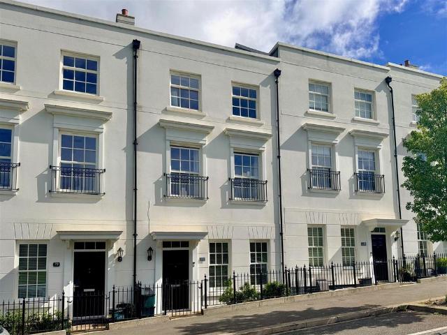 5 bedroom terraced house for sale