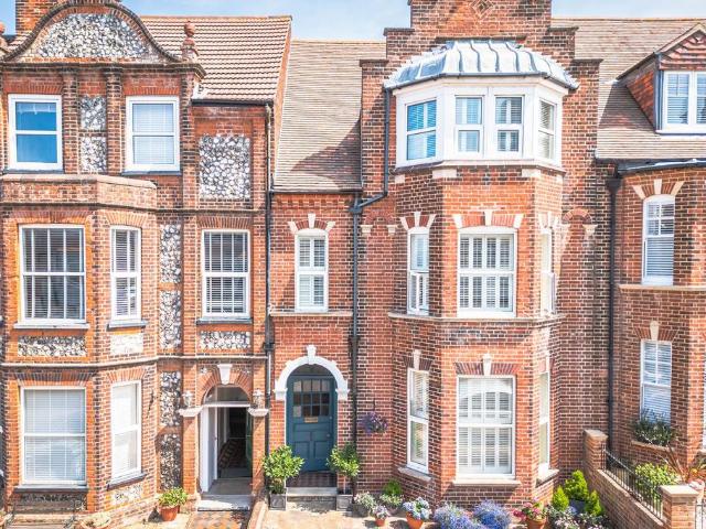 5 bedroom terraced house for sale