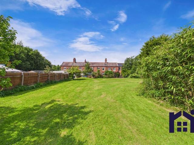 5 bedroom terraced house for sale