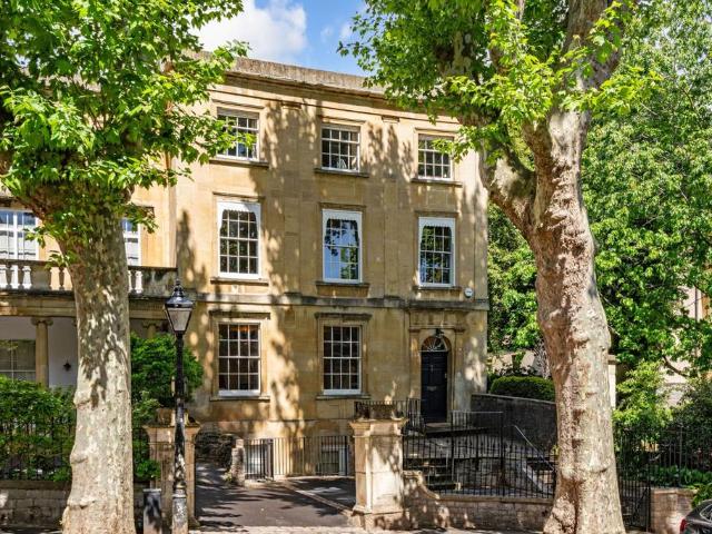 5 bedroom terraced house for sale