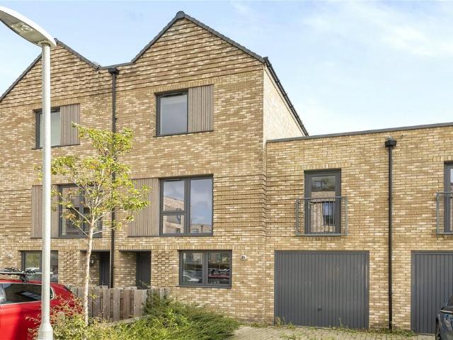 5 bedroom terraced house for sale
