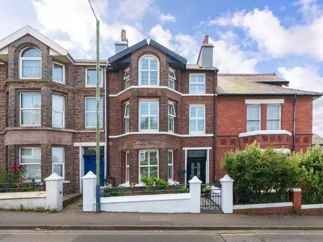 5 bedroom terraced house for sale