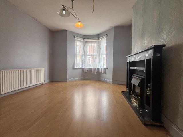 5 bedroom terraced house for sale