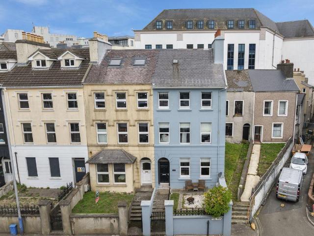 5 bedroom terraced house for sale