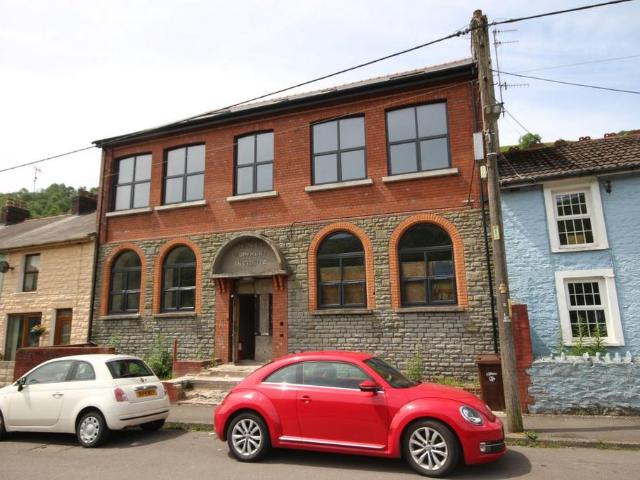 5 bedroom terraced house for sale