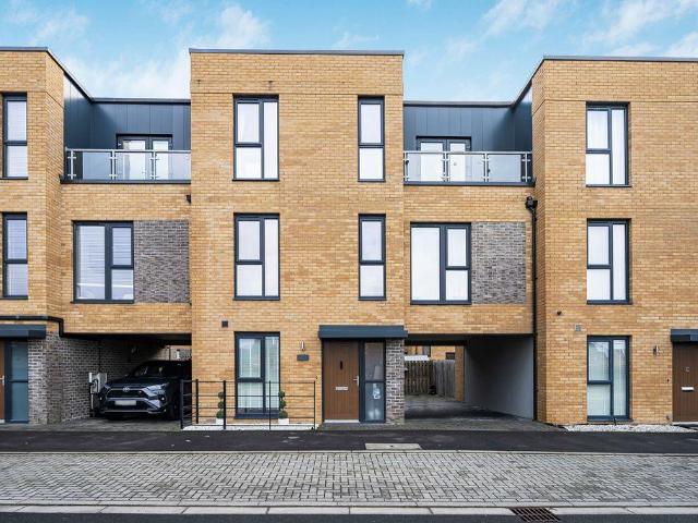 5 bedroom terraced house for sale