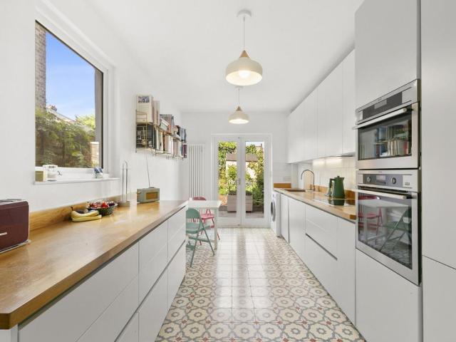 5 bedroom terraced house for sale