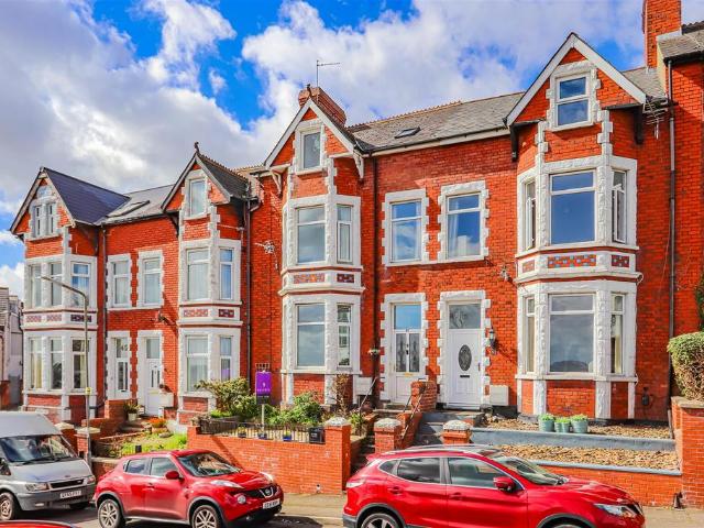 5 bedroom terraced house for sale